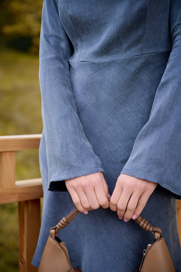 Szara sukienka z rozkloszowanymi rękawami, wiskoza lyocell - Sukienka ...